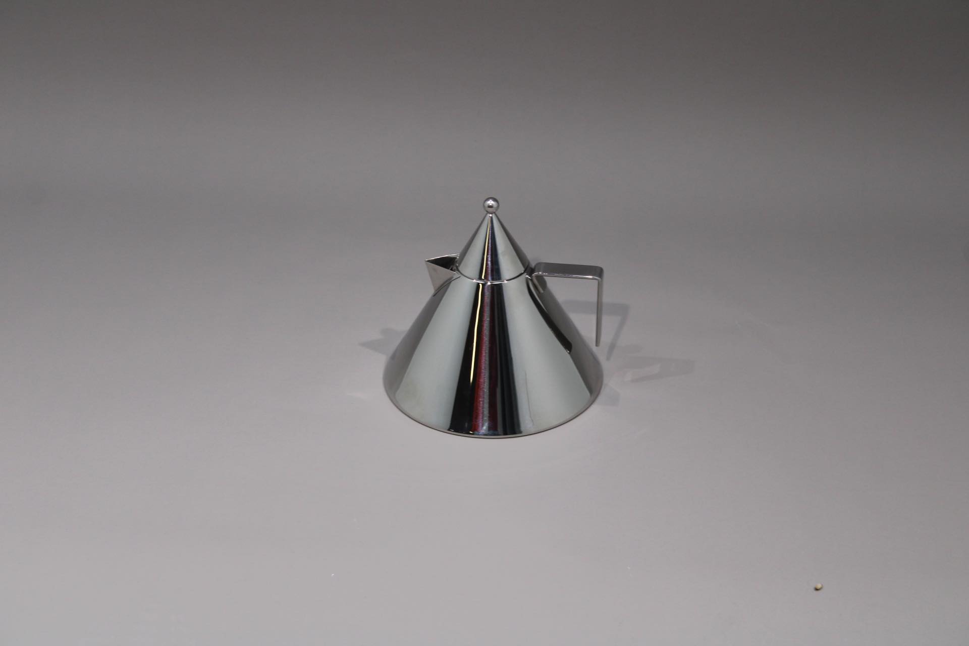 Il Conico Kettle Bouilloire Alessi OBJECTS IMPARFAITS | ALESSI 90017 ...